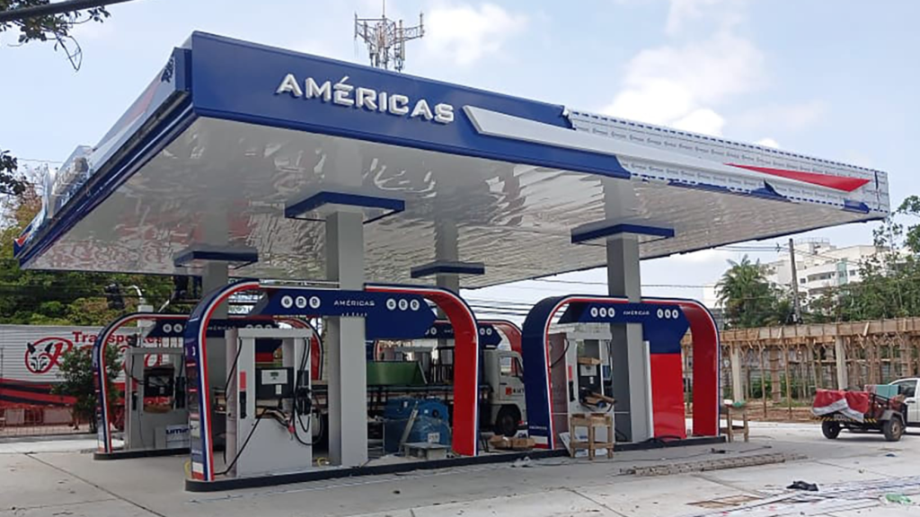 Fuel station façade: Américas Network | Petrol Group