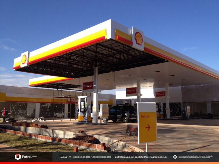 Fachada posto de gasolina: Rede Shell | Petrol Group